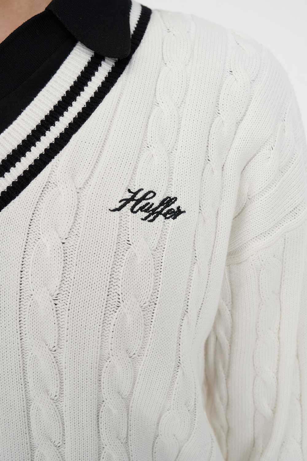 Huffer Golf Women's V-Neck Cable Knit Sweater - Chalk/Black – The Clubroom